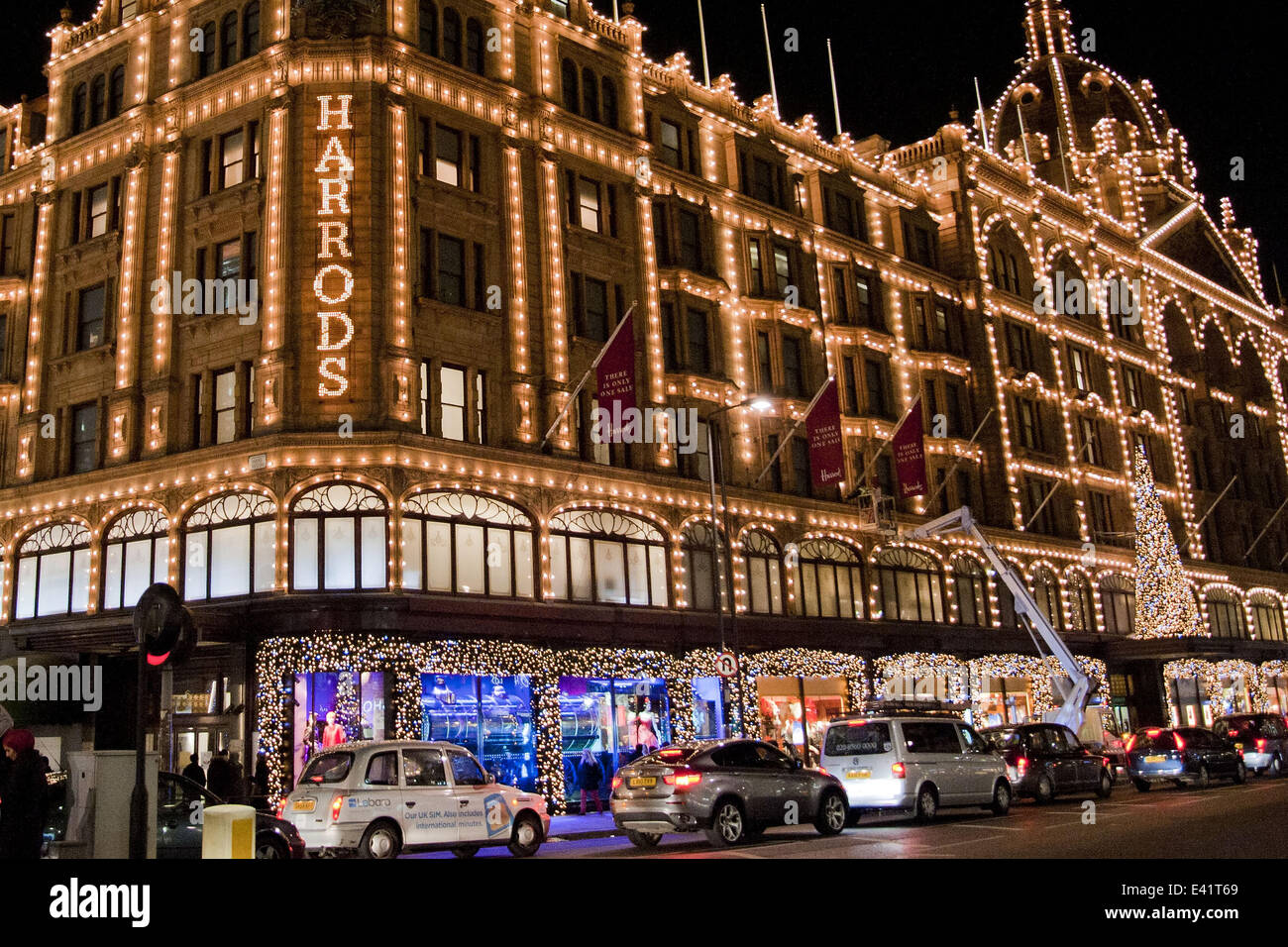 Workmen prepare the facade of London's famous Harrods department store ...
