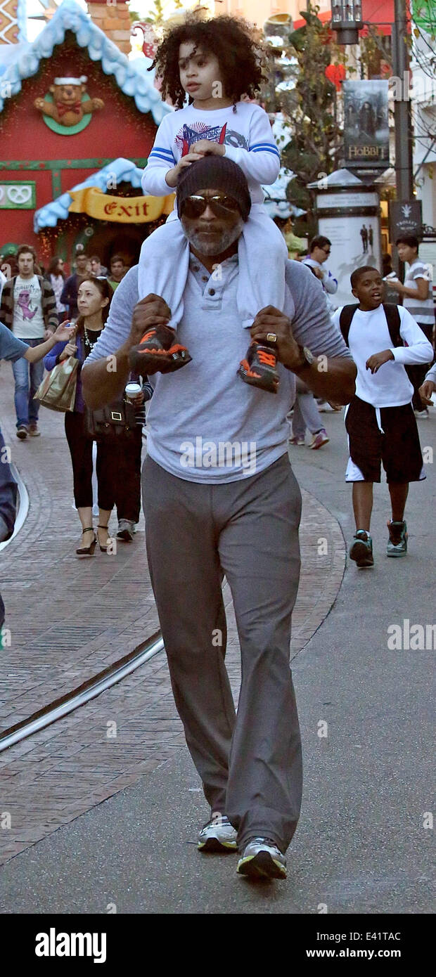 Cuttino Mobley cleans sons ice cream face at The Grove Featuring ...