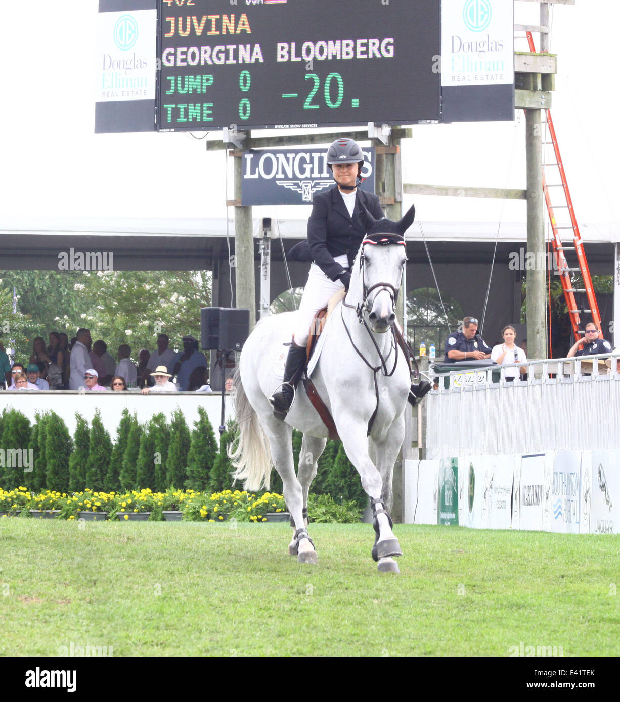 Georgina Bloomberg showjumping while 7 months pregnant at the 38th ...