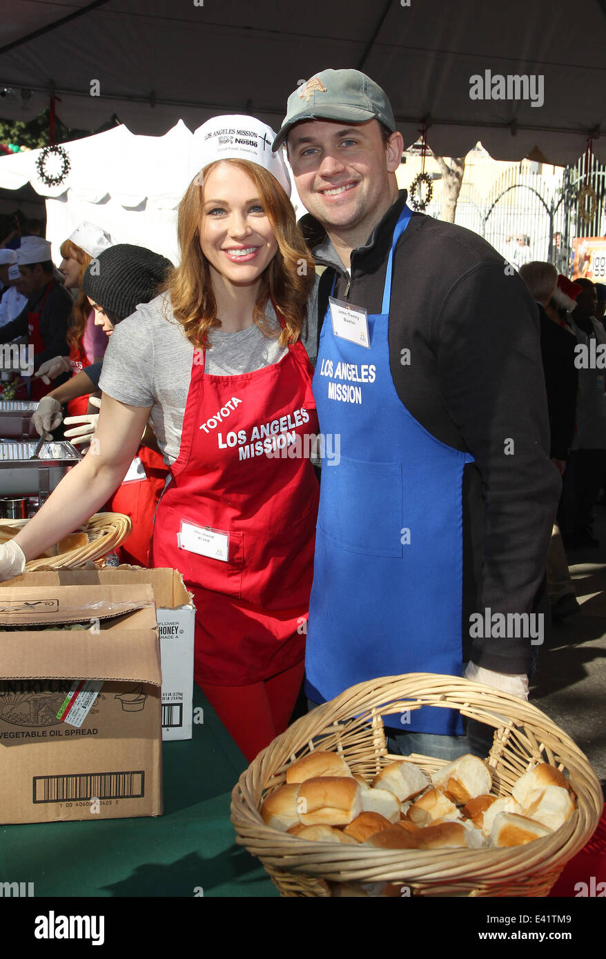 The Los Angeles Mission Christmas Eve Celebration meal for the Homeless ...