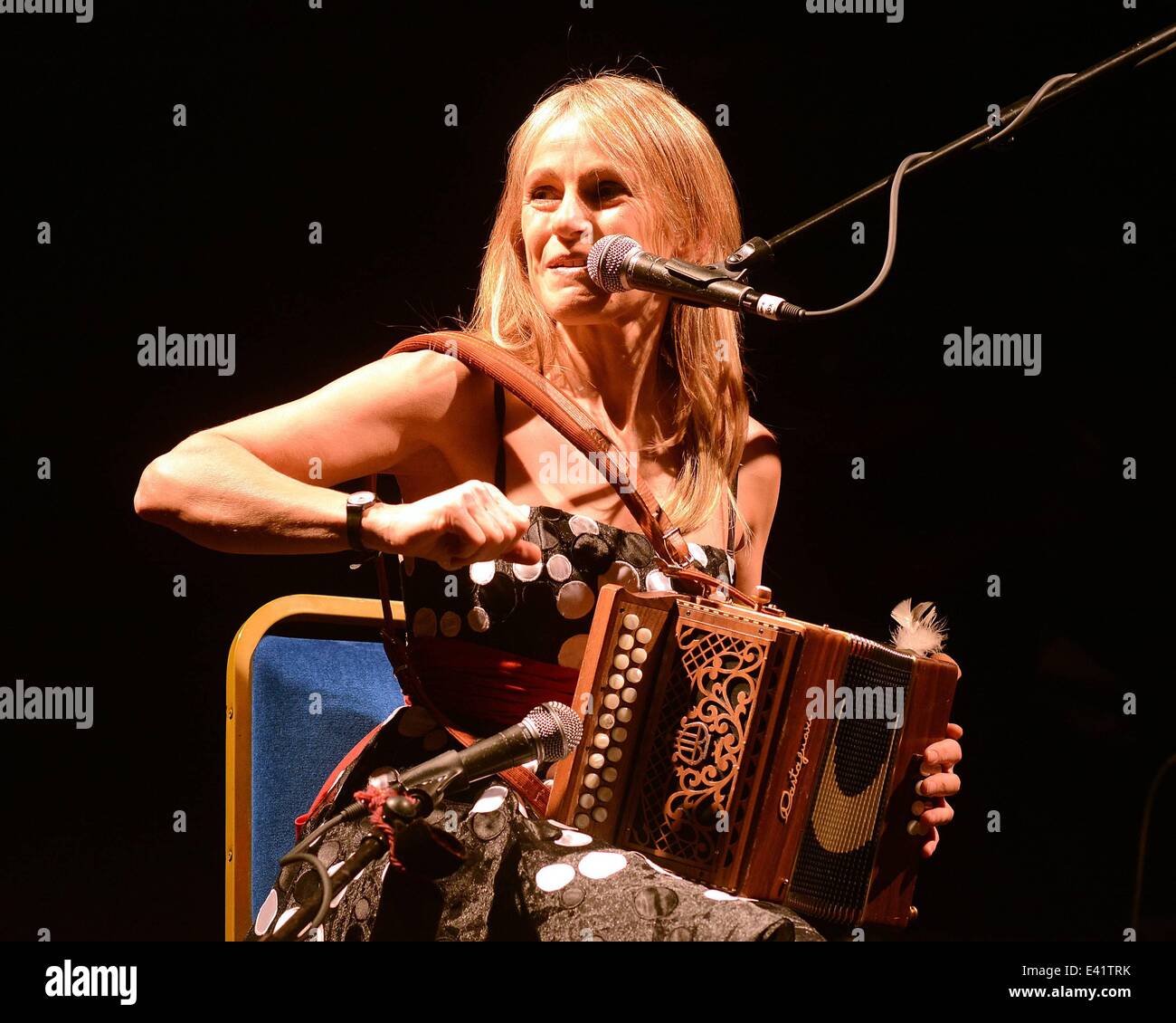Sharon Shannon performs her Christmas & New Year Tour with special ...