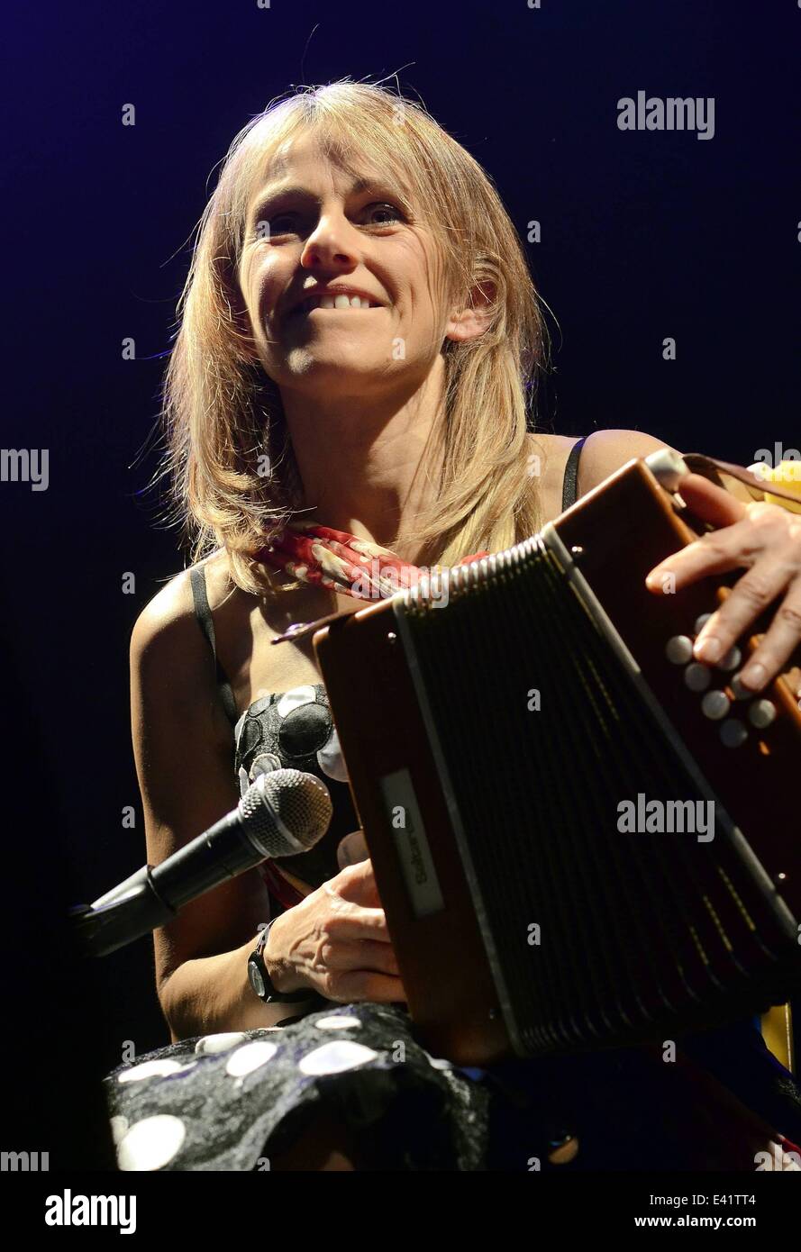 Sharon Shannon performs her Christmas & New Year Tour with special ...