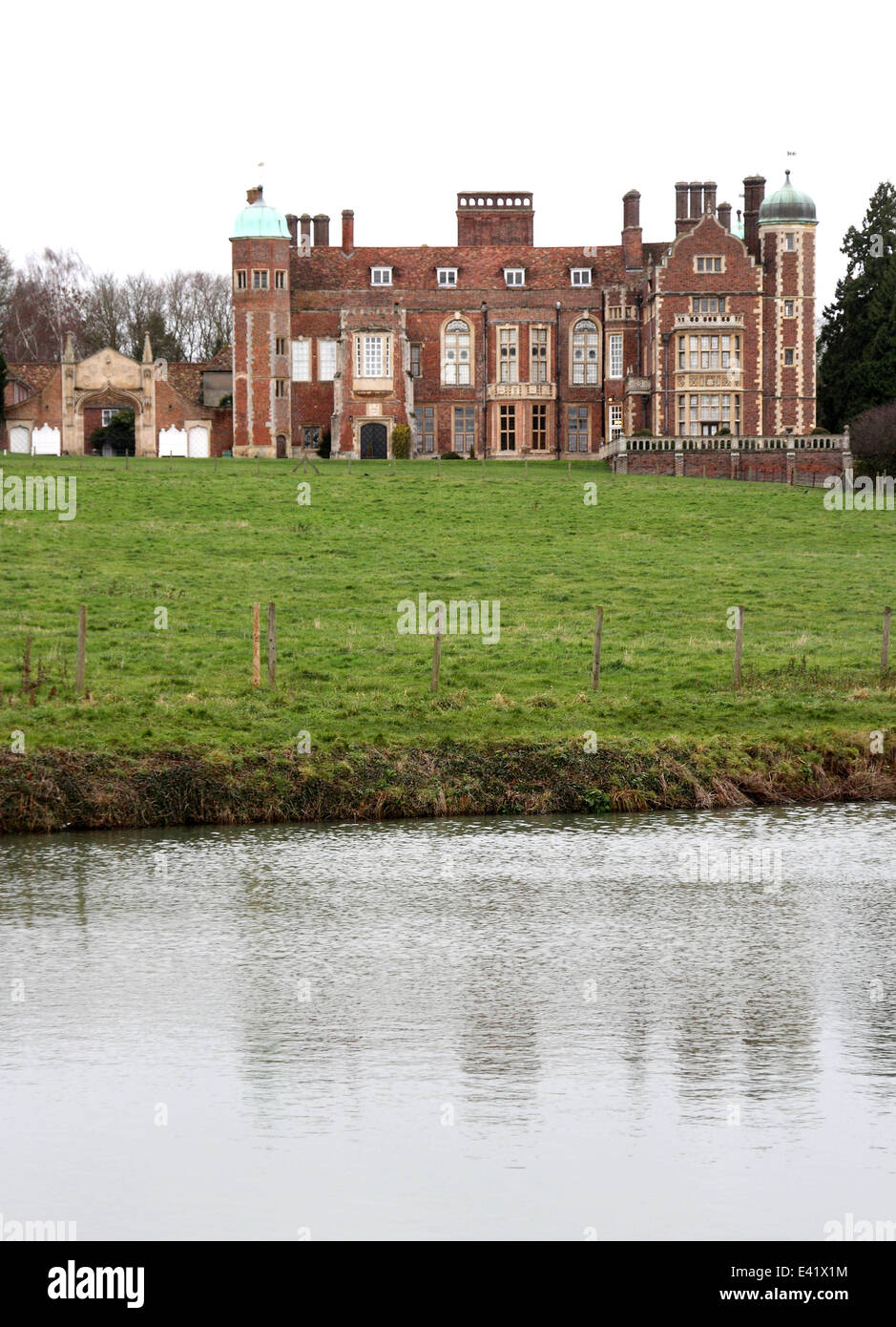 University of cambridge lecture hall hi-res stock photography and ...