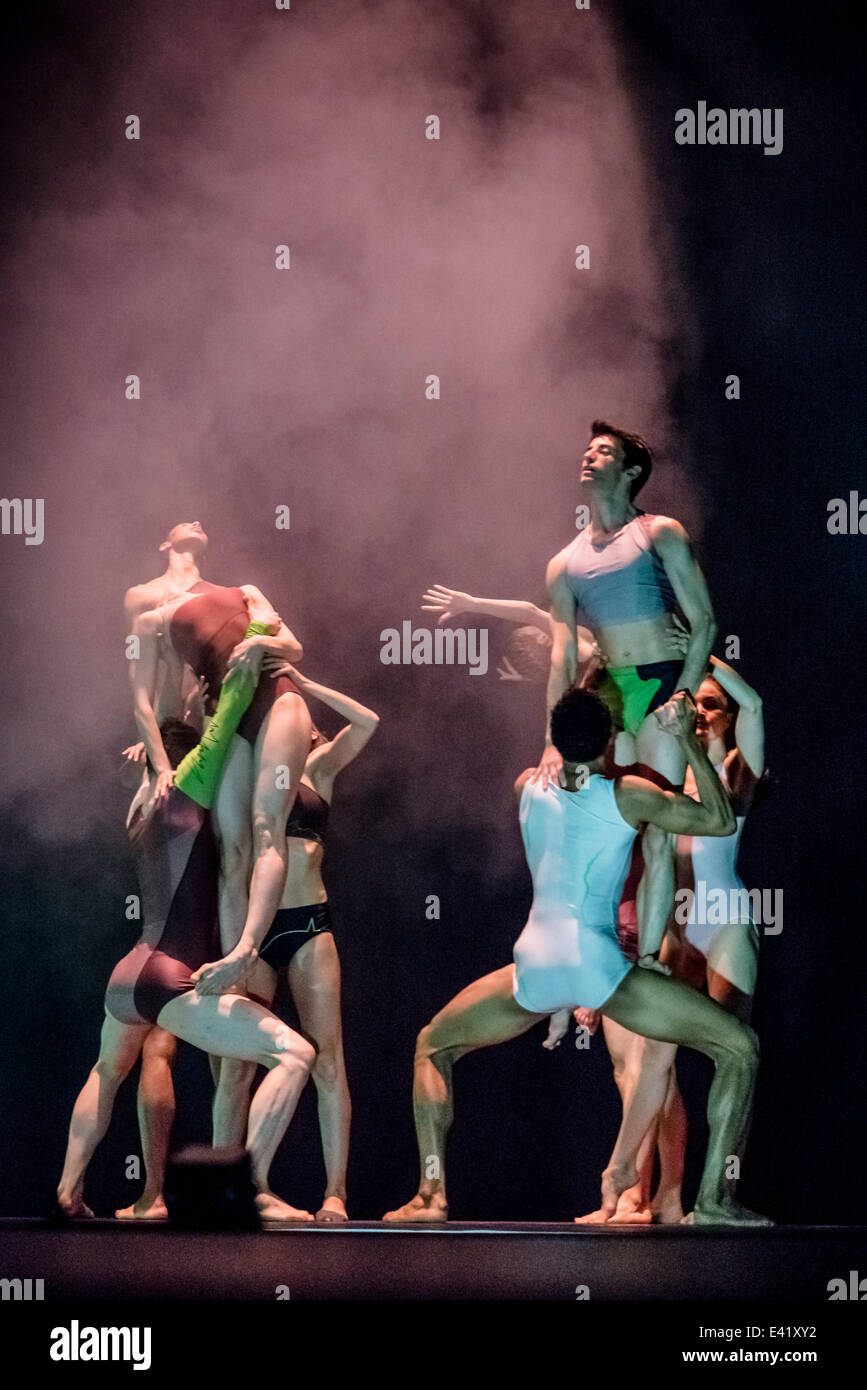 Montpellier, France. 1st July, 2014. Atomos choregraphy by Wayne ...