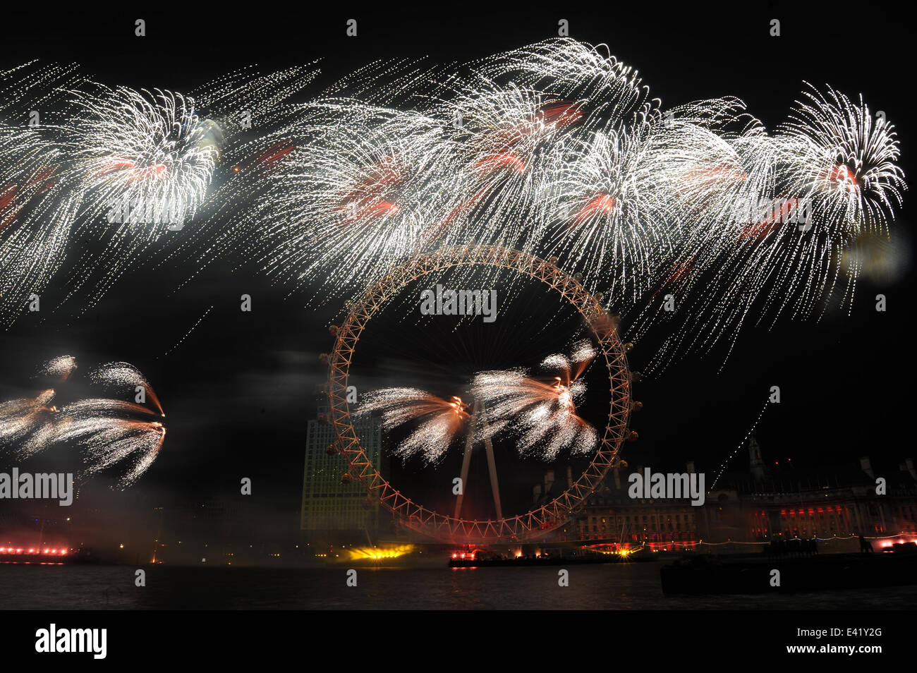 London's spectacular 2013 New Year's Eve fireworks display over the ...