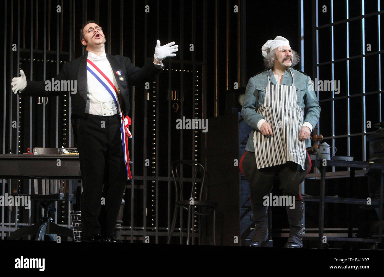 Fledermaus opera hi-res stock photography and images - Alamy