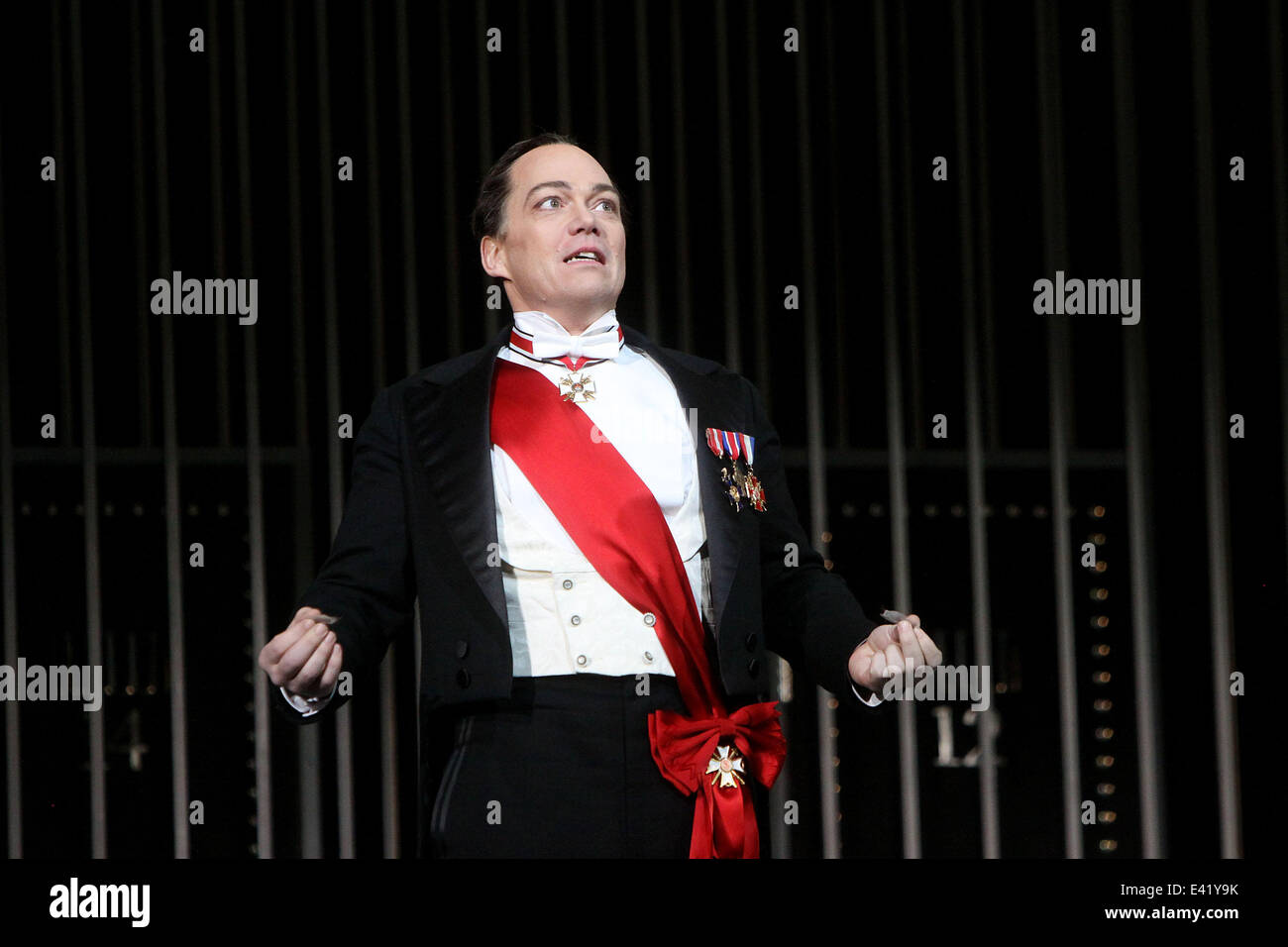 Dress Rehearsal of Die Fledermaus, Act 3 at the Metropolitan Opera ...