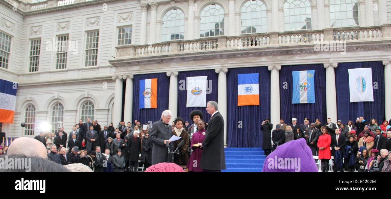 Bill De Blasio is sworn in as NYC's 109th mayor by former President ...