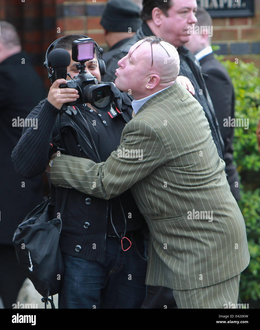 The funeral of Great Train Robber Ronnie Biggs at Golders Green ...