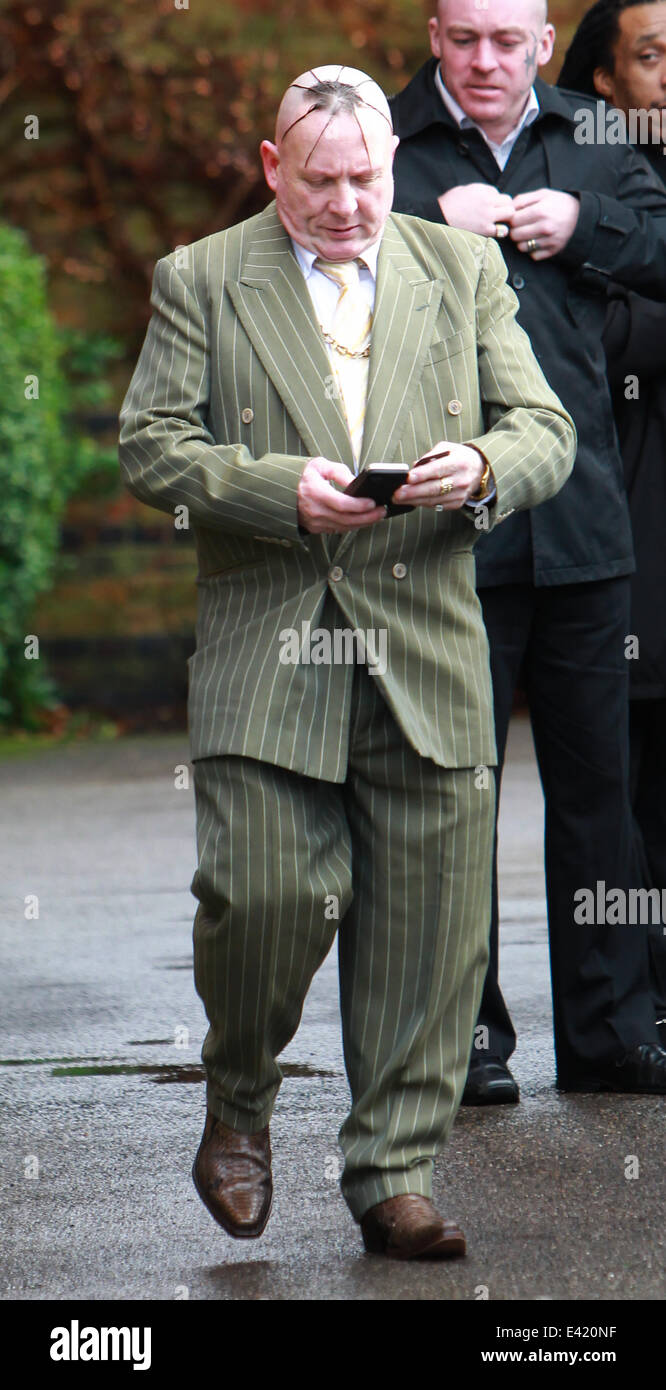 The funeral of Great Train Robber Ronnie Biggs at Golders Green ...