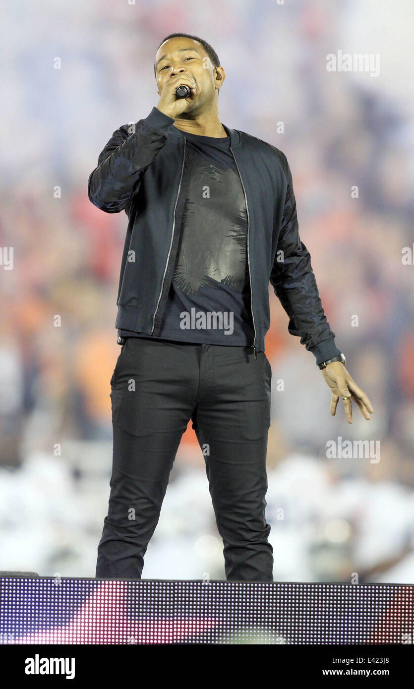 John Legend sings The Star-Spangled Banner during the 2014 Vizio BCS ...