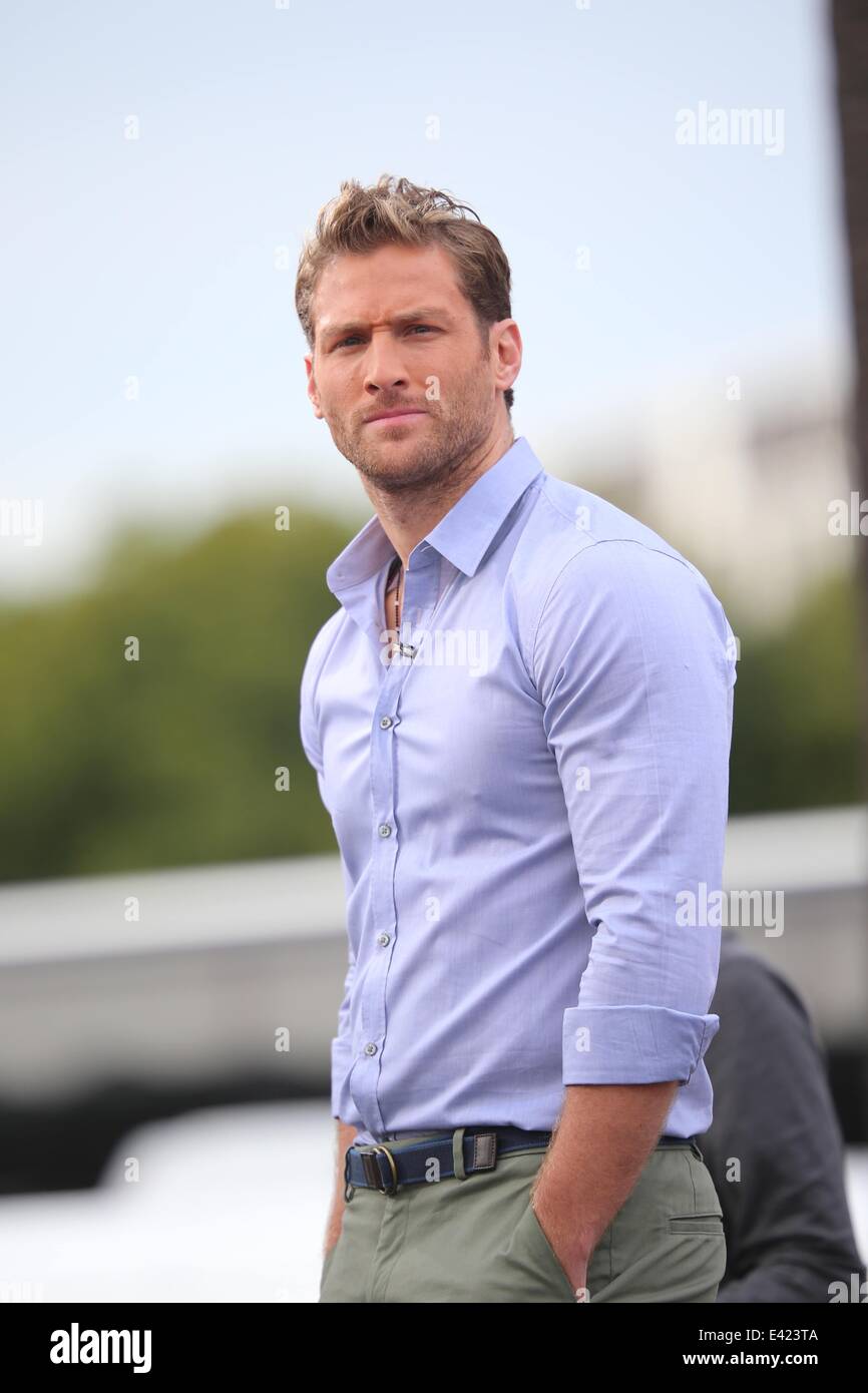 Juan Pablo appears on Extra hosted by Mario Lopez and Maria Menonous ...