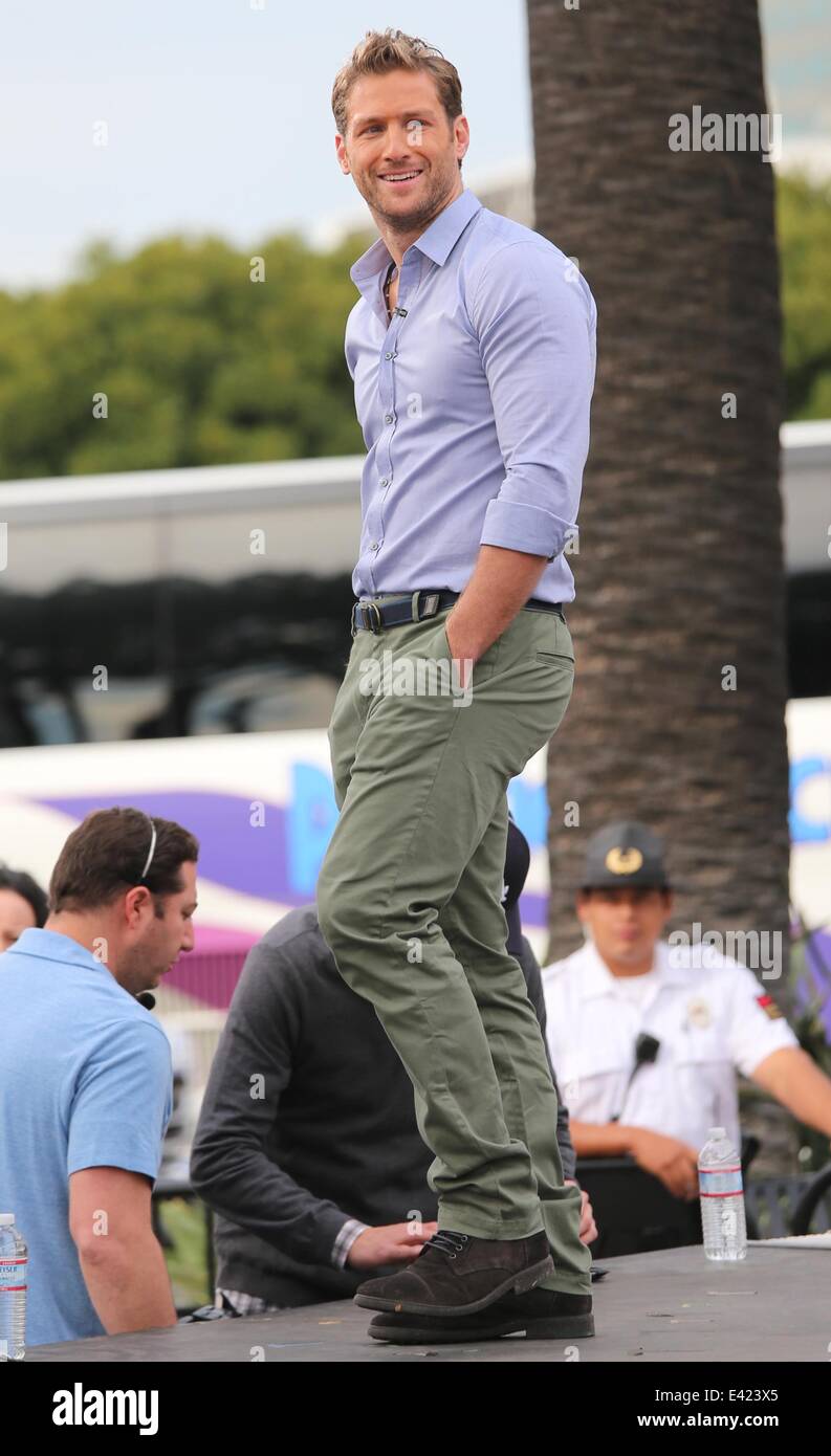 Juan Pablo appears on Extra hosted by Mario Lopez and Maria Menonous ...