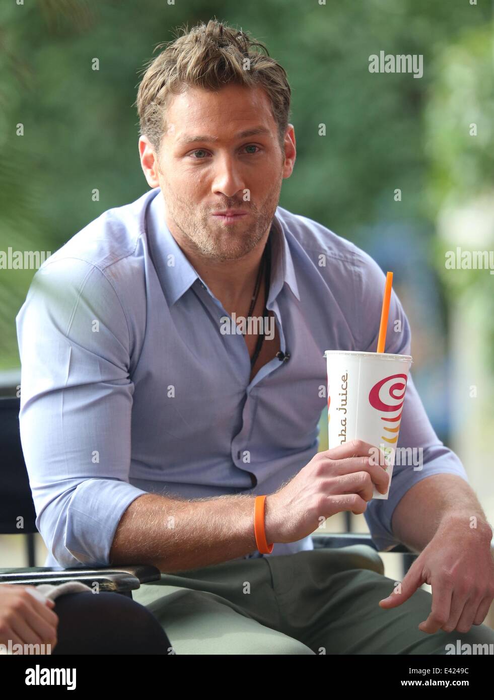 Juan Pablo appears on Extra hosted by Mario Lopez and Maria Menonous ...