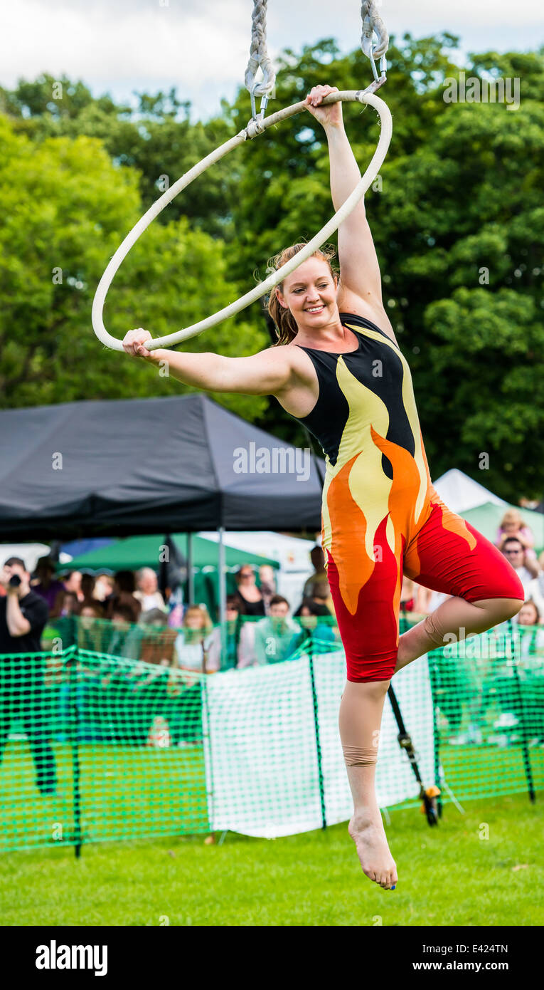 Acrobat hi-res stock photography and images - Alamy