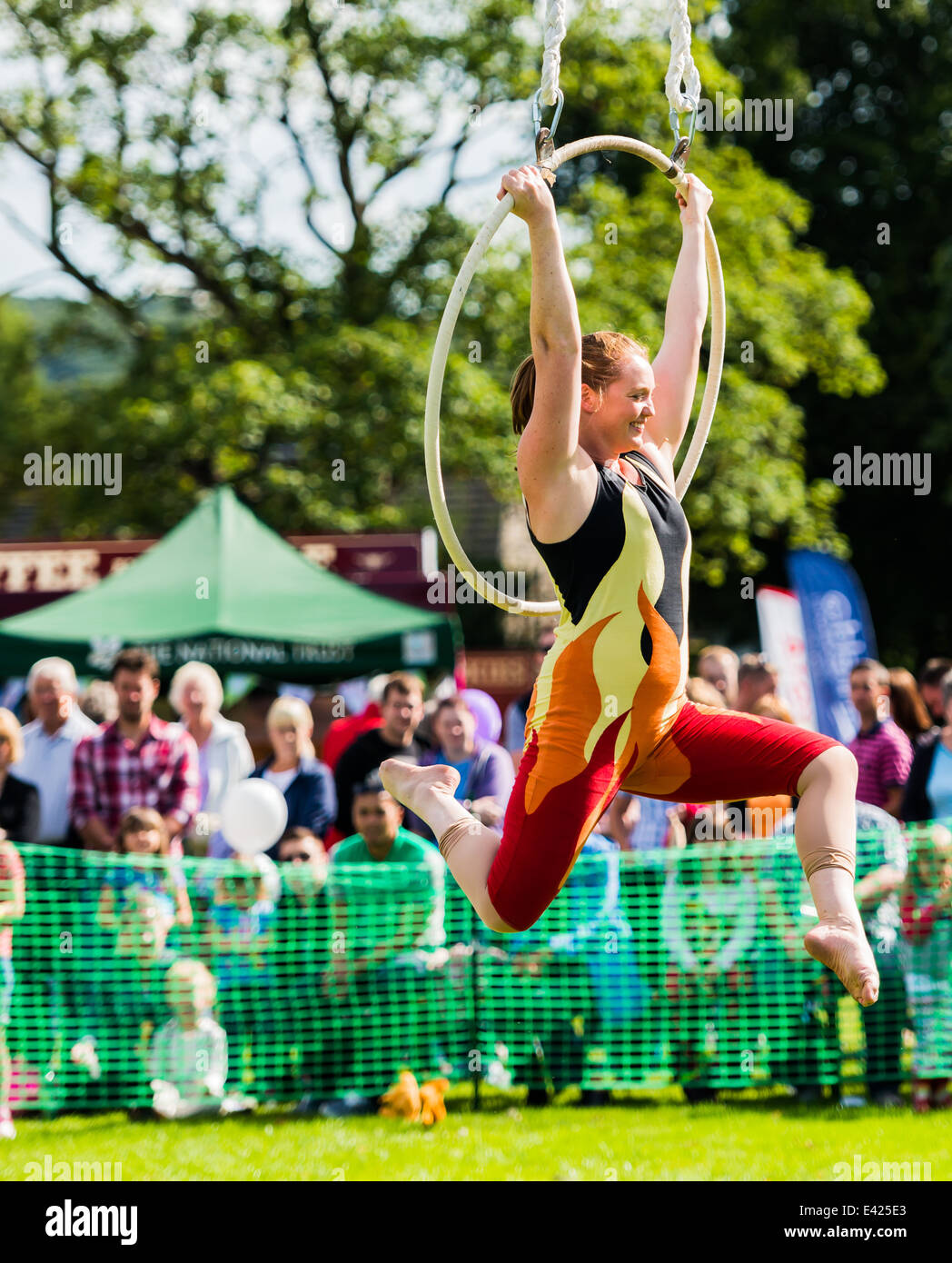 Aerial hoop acrobat hi-res stock photography and images - Alamy