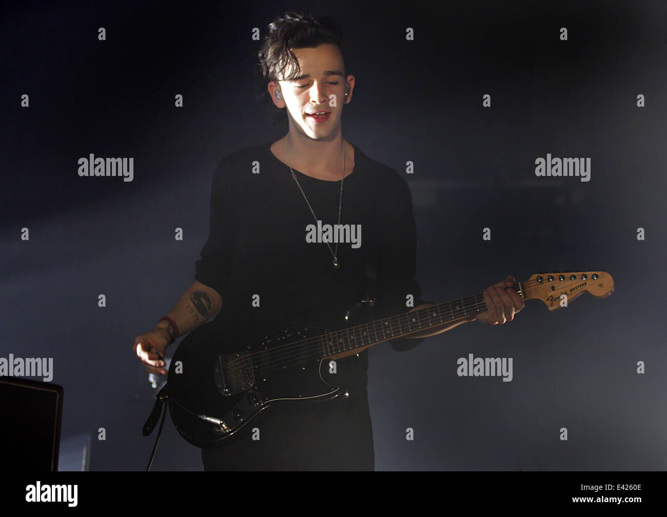 The 1975 band performing hi-res stock photography and images - Alamy