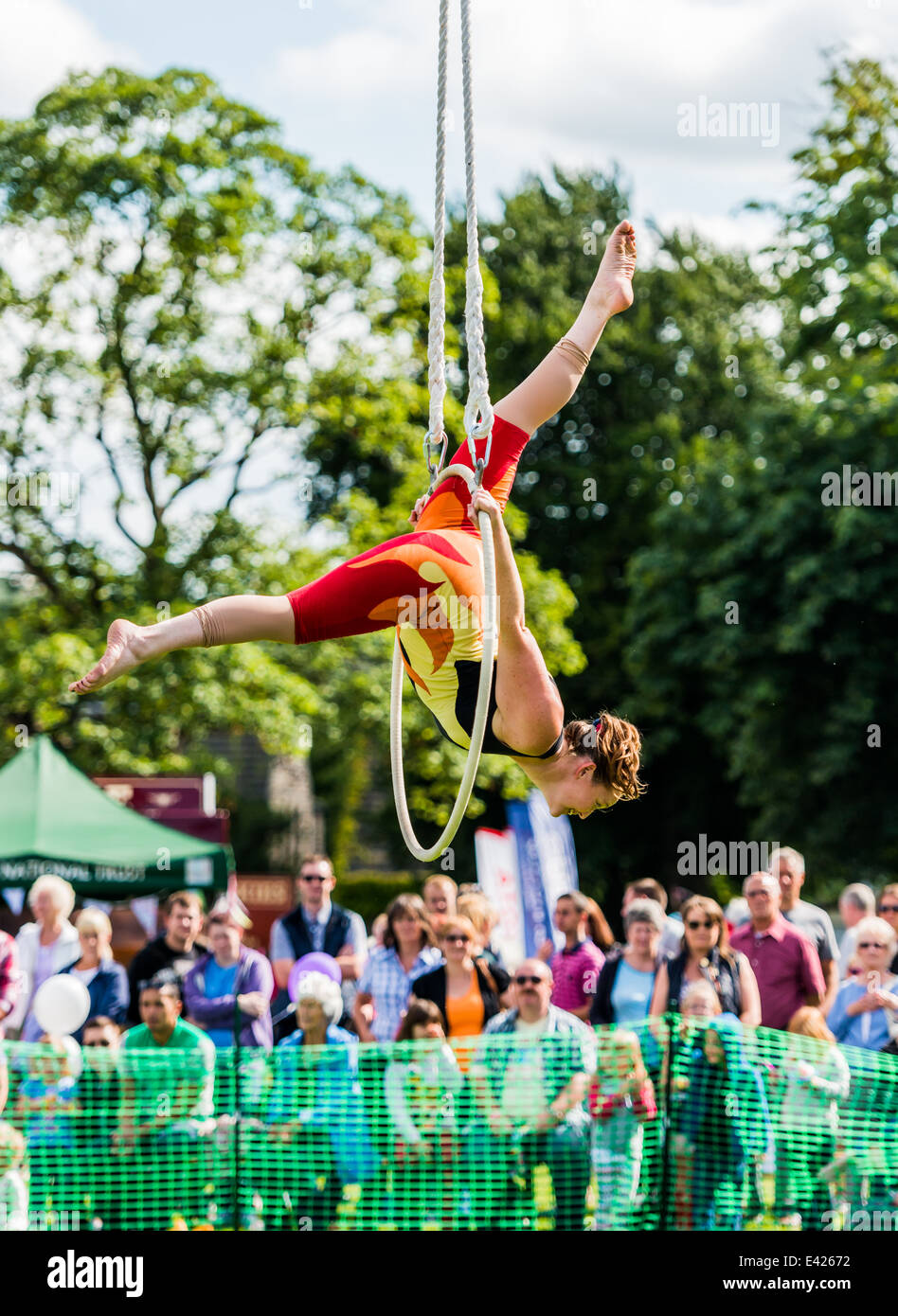 Rope acrobatics hi-res stock photography and images - Alamy