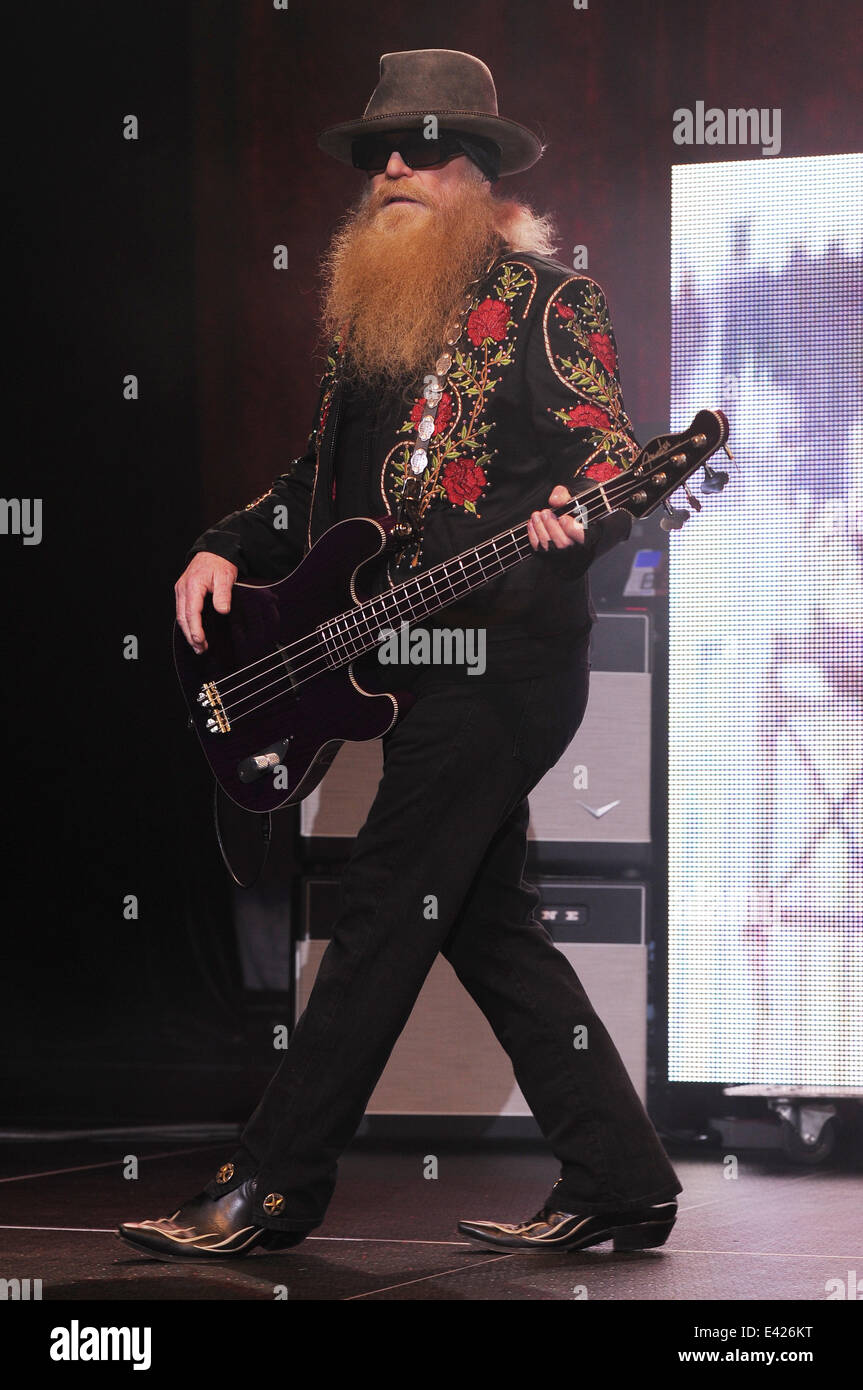 Dusty Hill, Frank Beard and Billy Gibbons of ZZ Top perform at Hard ...