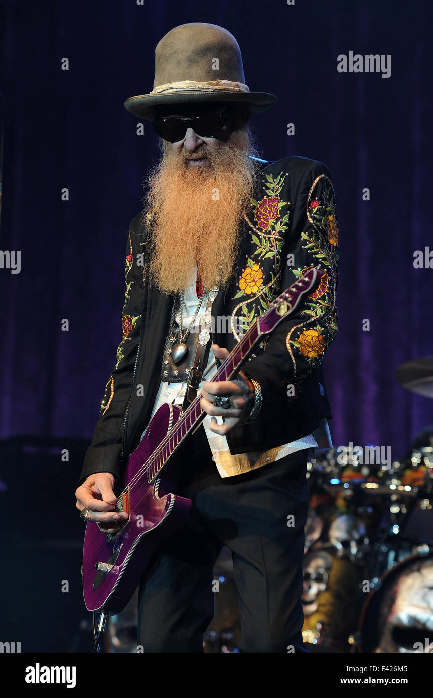 Dusty Hill, Frank Beard and Billy Gibbons of ZZ Top perform at Hard ...