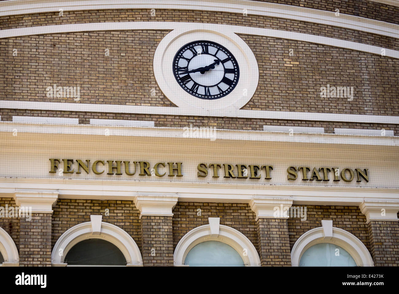 Fenchurch street station exterior hi-res stock photography and images ...