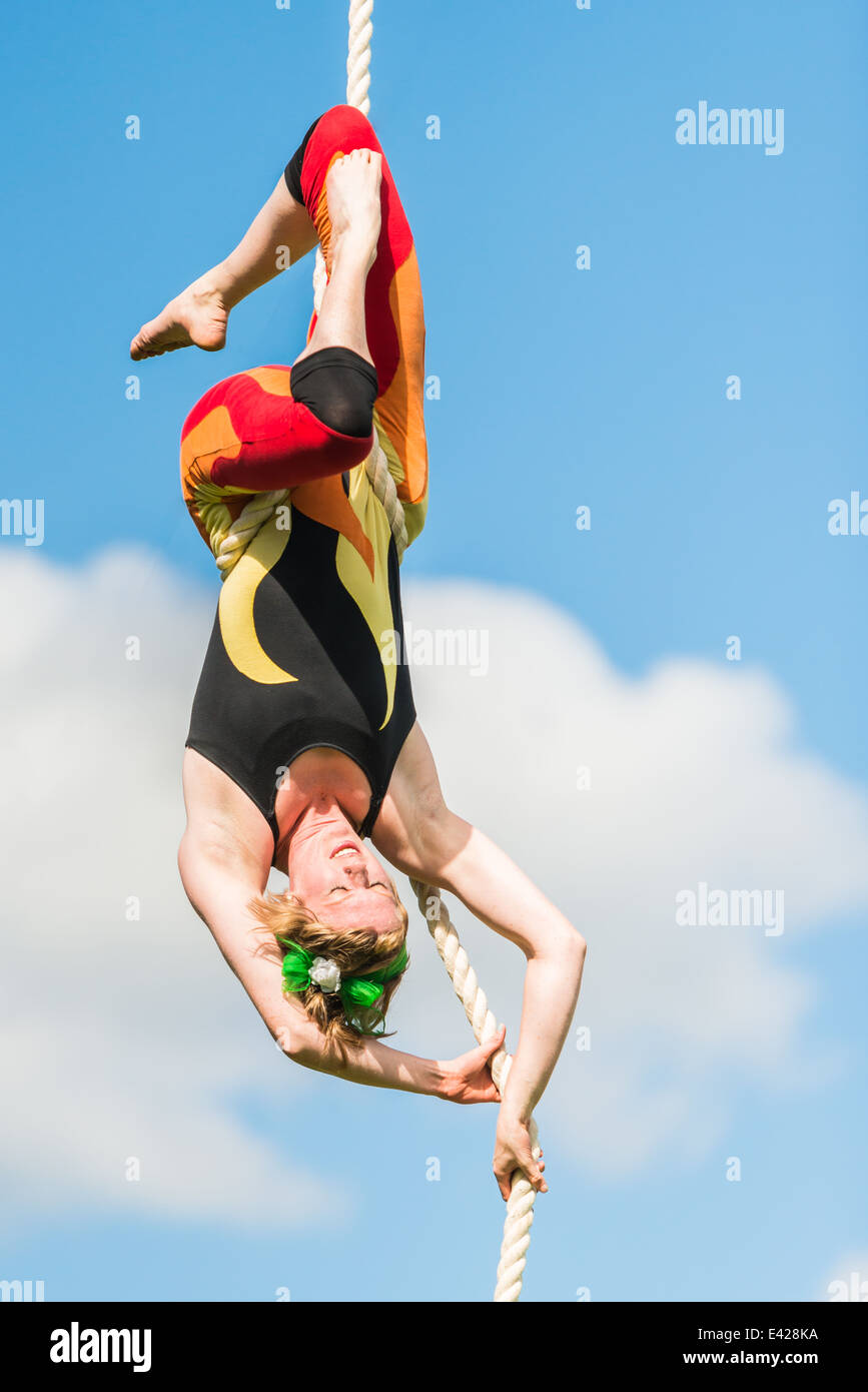 Rope acrobatics hi-res stock photography and images - Alamy