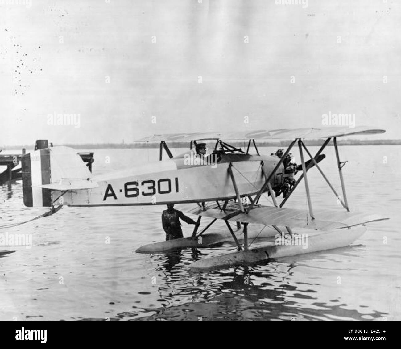 Aircraft that floats hi-res stock photography and images - Alamy