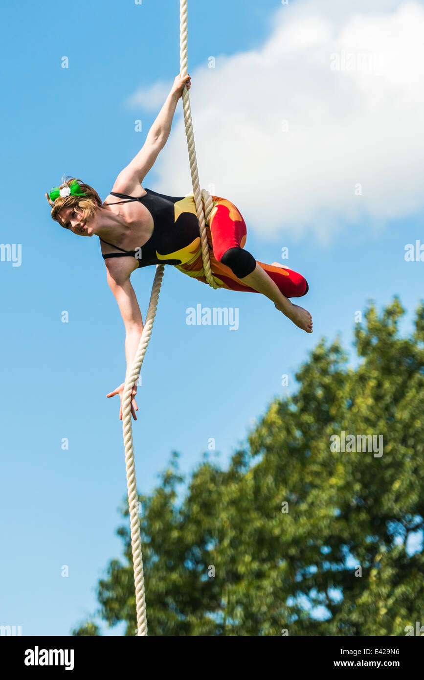 Rope acrobatics hi-res stock photography and images - Alamy