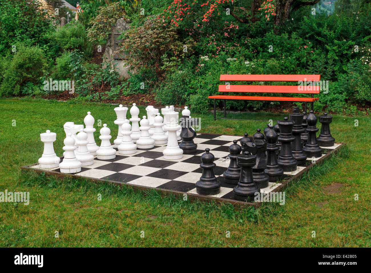 Garden chess set hi-res stock photography and images - Alamy