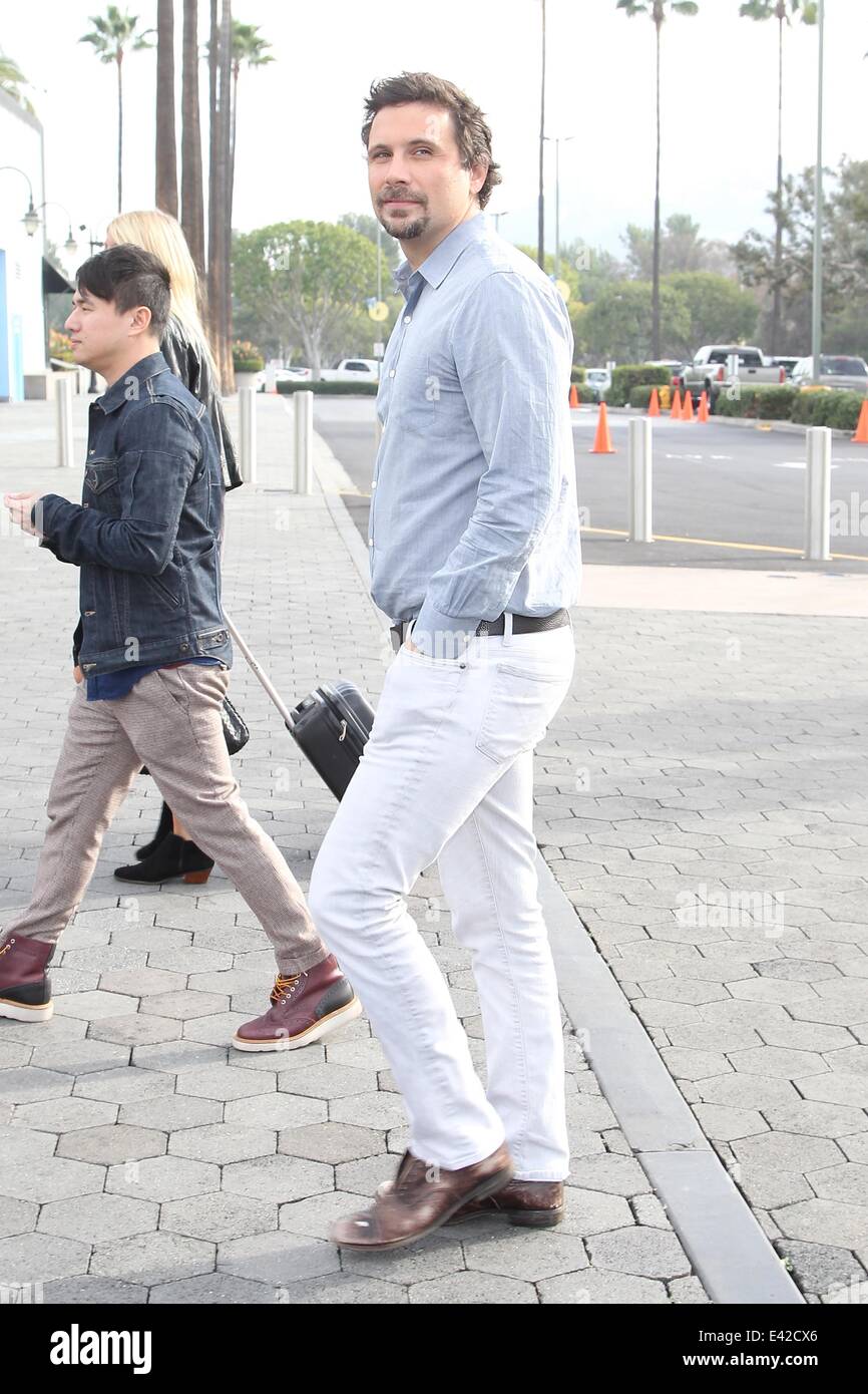 Cheryl Hines & Jeremy Sisto at Extra with Mario Lopez at Universal City ...
