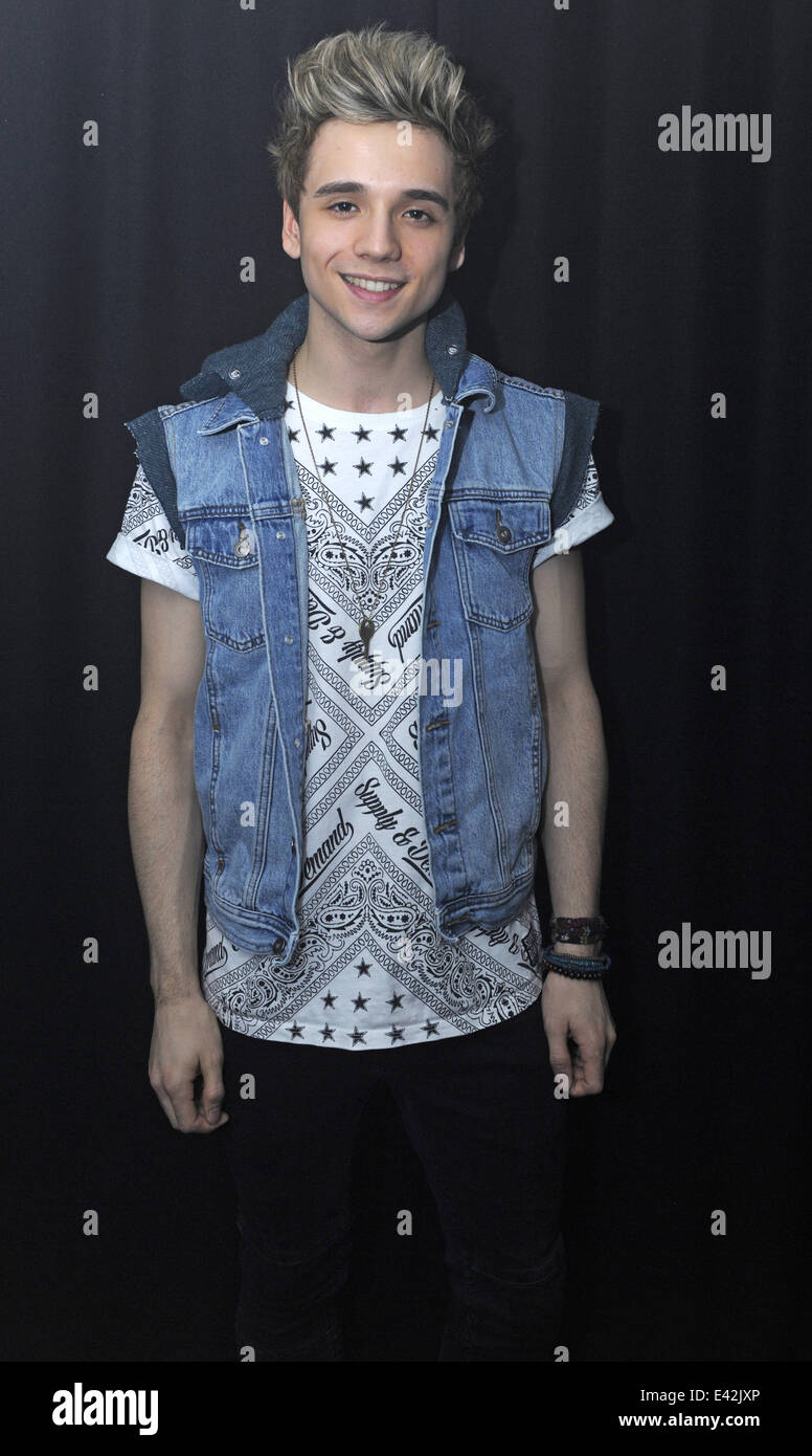 Performances at G-A-Y Featuring: Elyar Fox Where: London, United ...