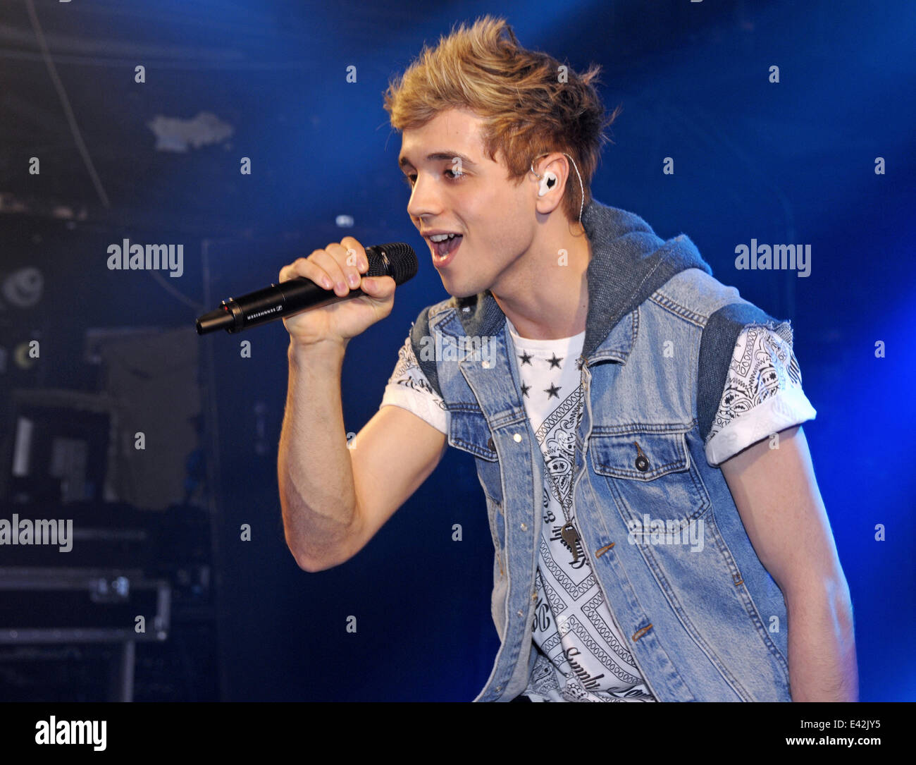 Performances at G-A-Y Featuring: Elyar Fox Where: London, United ...