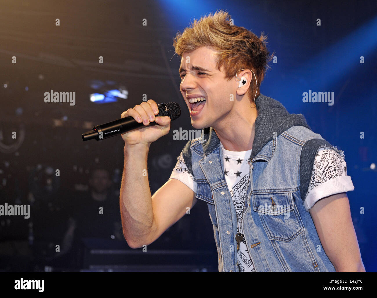 Performances at G-A-Y Featuring: Elyar Fox Where: London, United ...