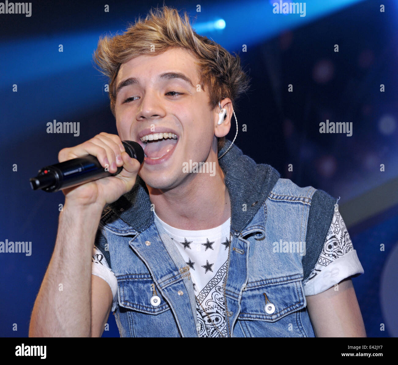 Performances at G-A-Y Featuring: Elyar Fox Where: London, United ...