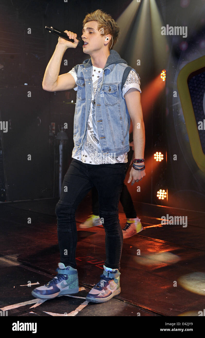 Performances at G-A-Y Featuring: Elyar Fox Where: London, United ...