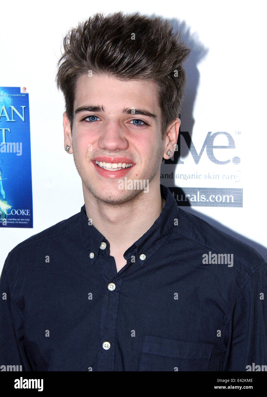 Studio 3 Golden Globes Luxury Gifting Suite Featuring: Brandon Tyler ...