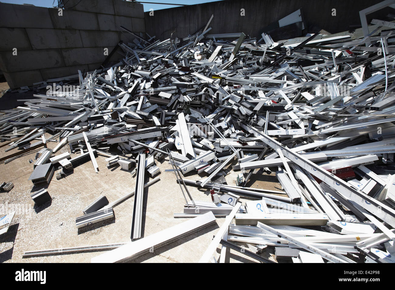 Heap of aluminium parts in scrap yard Stock Photo - Alamy