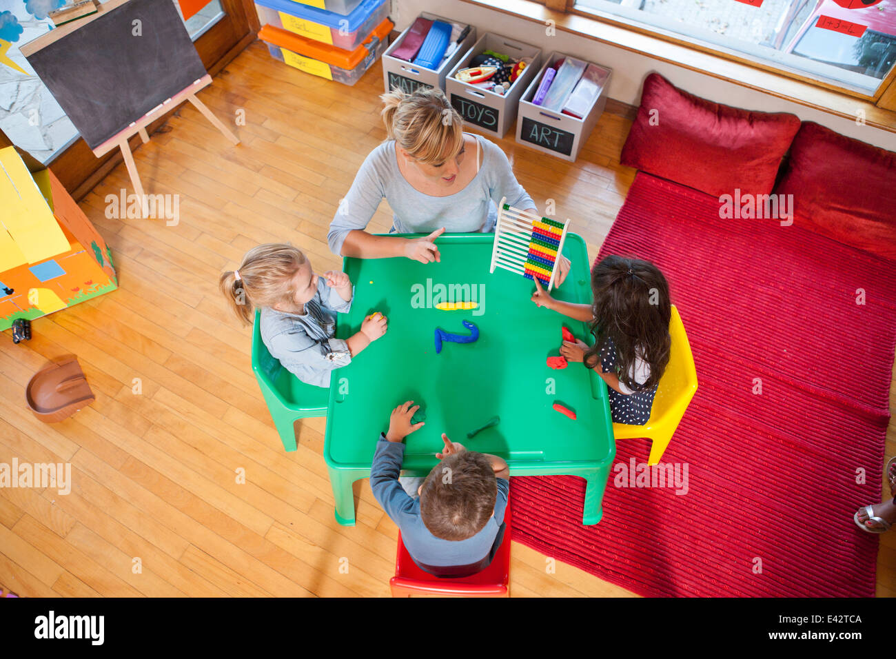 Pupils counting hi-res stock photography and images - Alamy