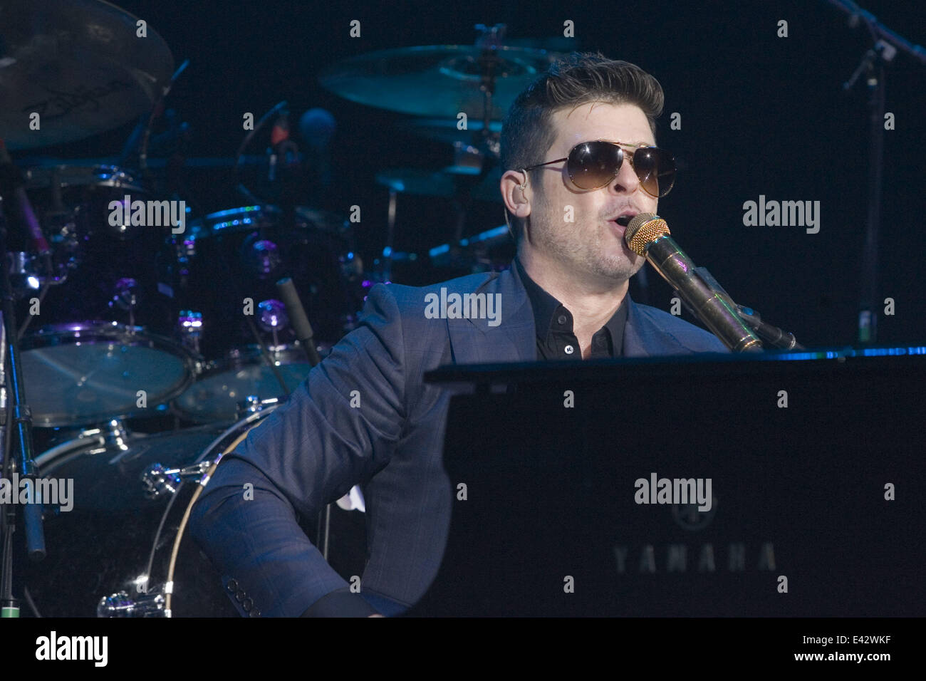 Robin Thicke performing live on stage at the Hydro in Glasgow Featuring ...