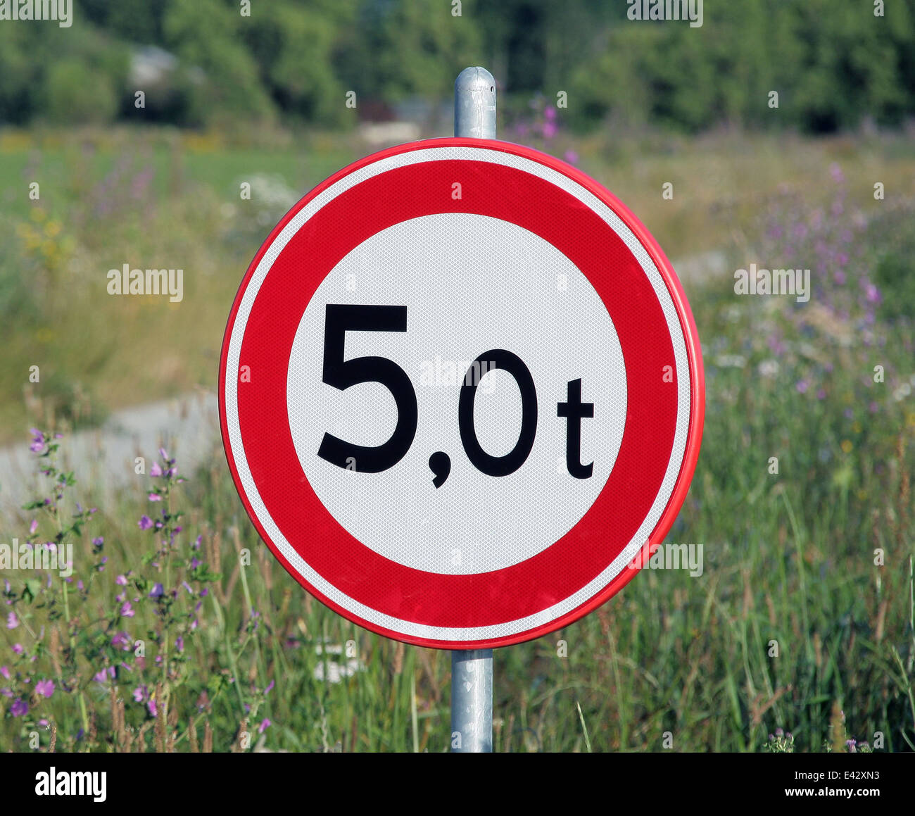 No entry sign over 5000 kg Stock Photo - Alamy