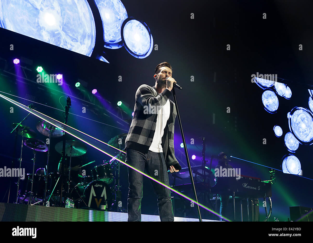 Maroon 5 performing live on stage at Manchester Phones4U Arena ...
