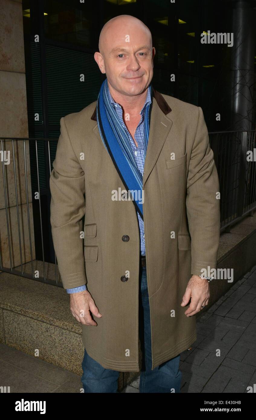 Actor ross kemp hi-res stock photography and images - Alamy