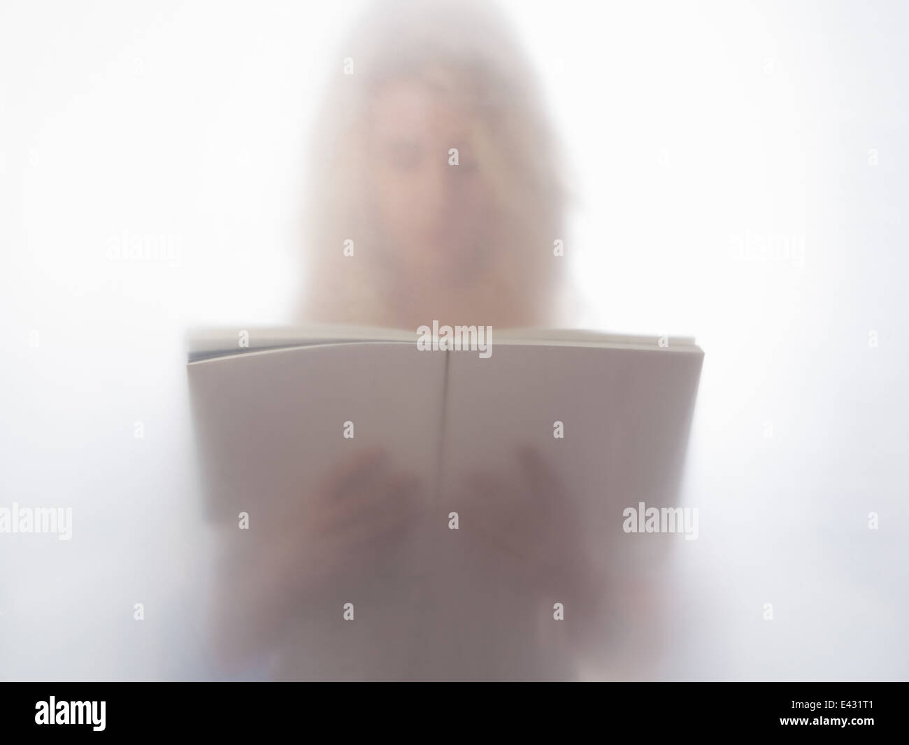 Person behind frosted glass hi-res stock photography and images - Alamy