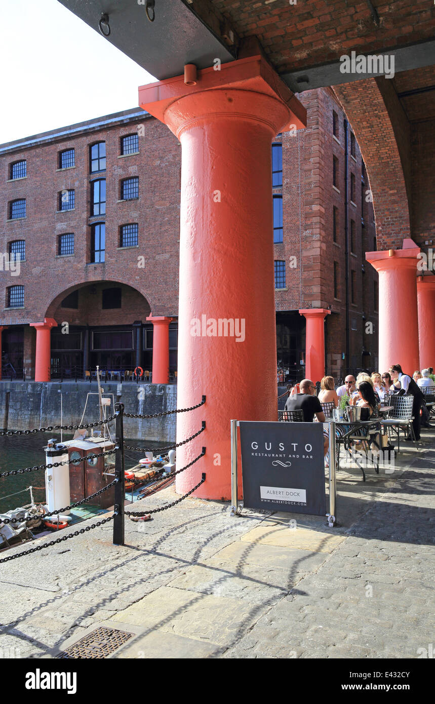 Trendy restaurant Gusto, on a summer's day on the Albert Dock, in ...