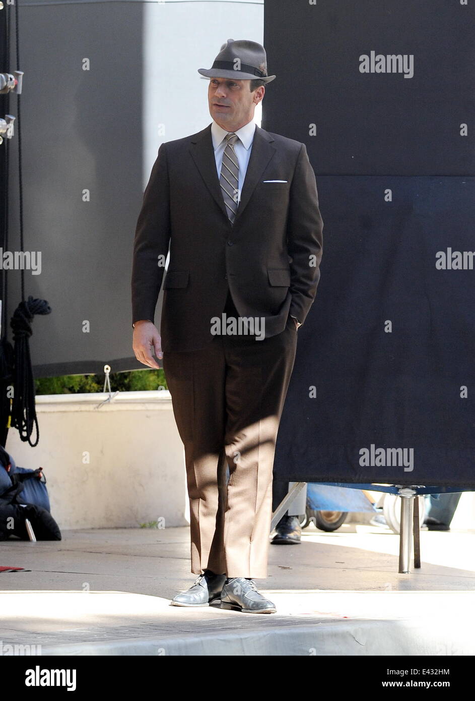 Jon Hamm filming for season 7 of his hit show 'Mad Men' in downtown Los ...