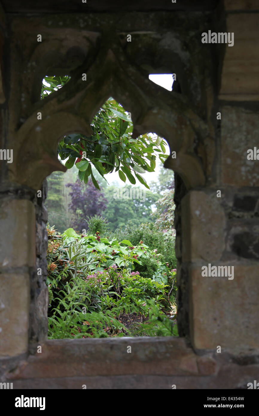 stone mullioned window Stock Photo - Alamy