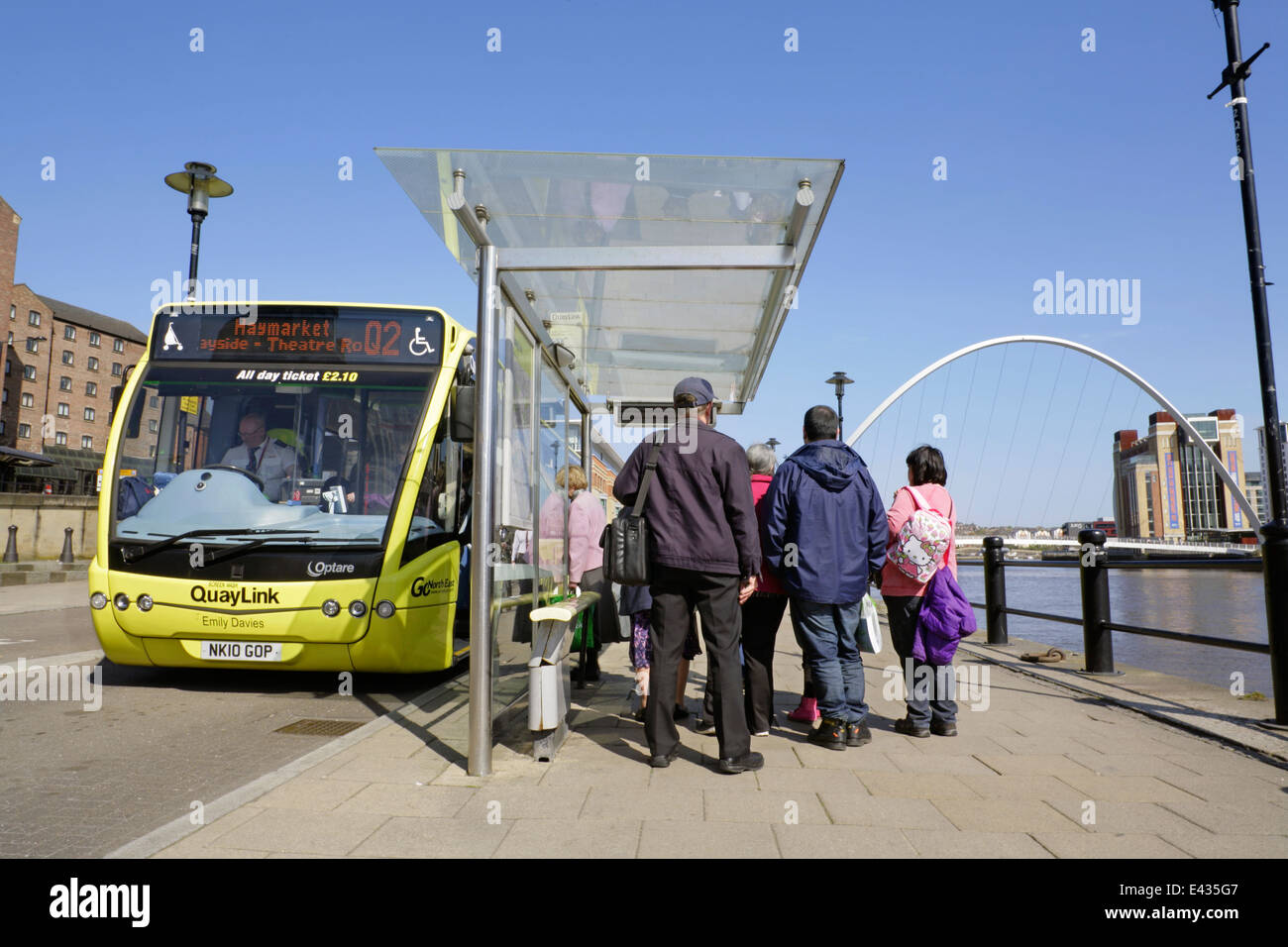 Newcastle bus hi-res stock photography and images - Alamy