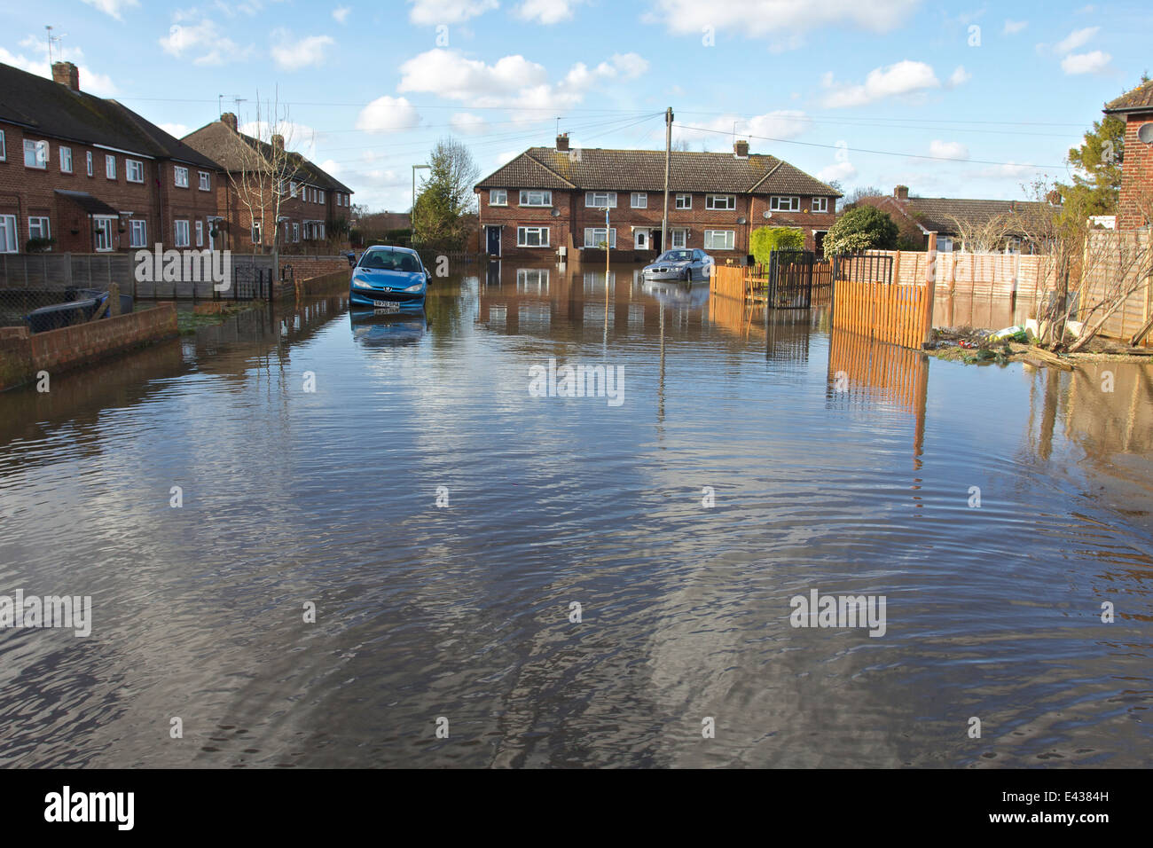 Car in flood hi-res stock photography and images - Alamy