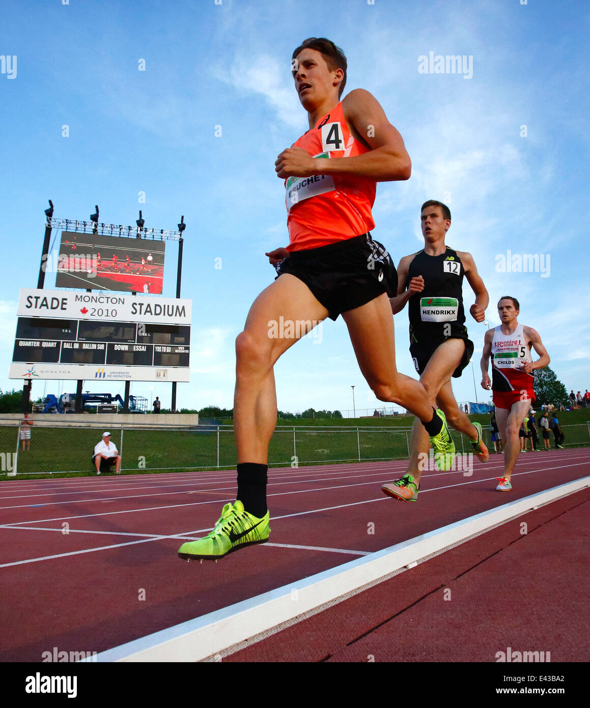 Runners in the men's 5000-metre championship at the Canadian Track ...