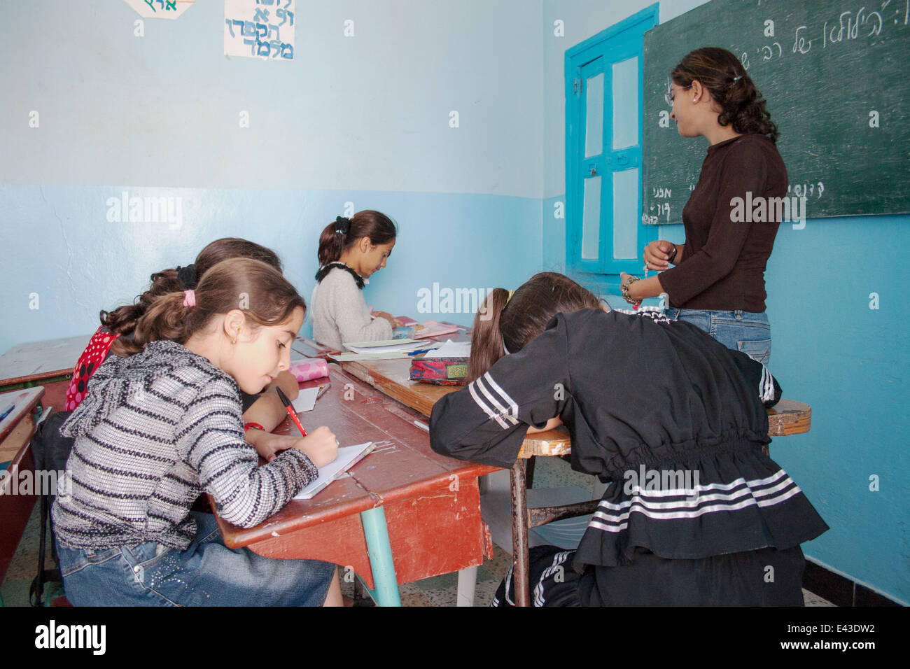 Jewish school girls hi-res stock photography and images - Alamy